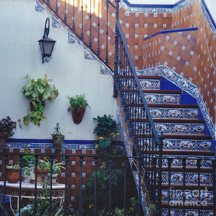 Decorating the Wall with Spanish Style Ceramic Tile – Mexican Tiles